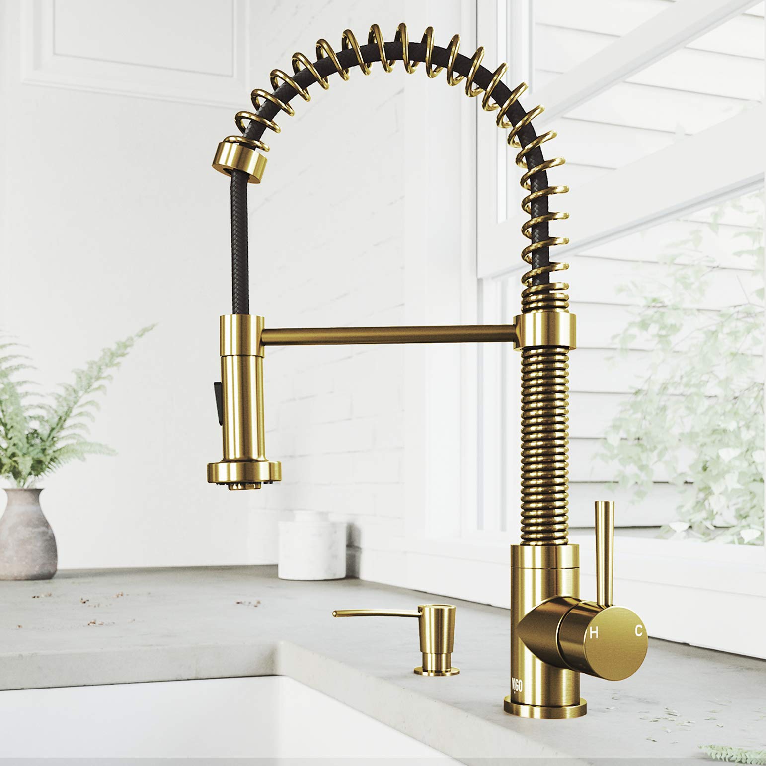 VIGO VG02001MGK2 19" H Edison Single-Handle with Pull-Down Sprayer Kitchen Faucet with Soap Dispenser in Matte Gold