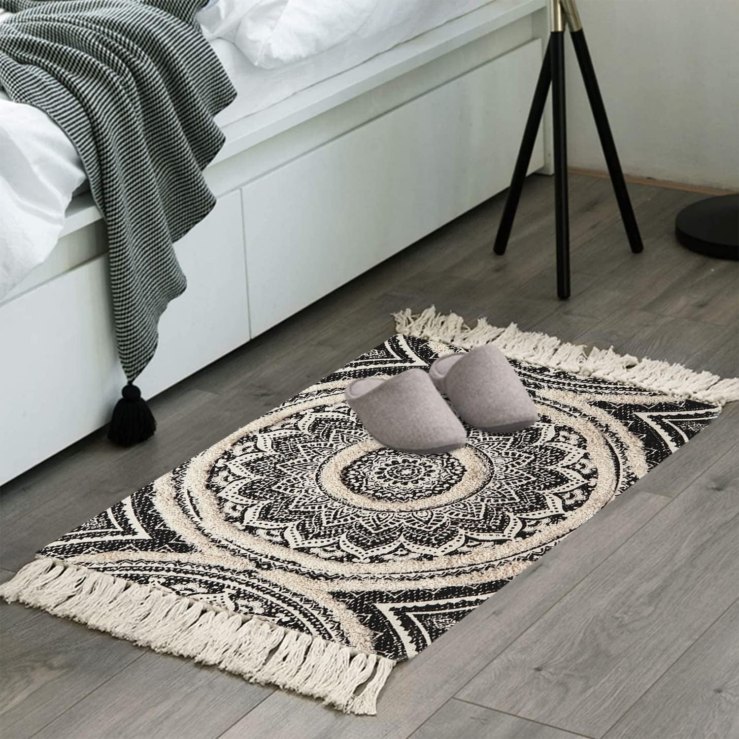 LEEVAN Small Boho Bathroom Rug 2' X 3' Tufted Machine Washable Throw Rugs Bohemian Mandala Area Rug with Tassels Hand Woven Farmhouse Kitchen Sink Rug for Laundry Room/Bedroom,Cream and Black