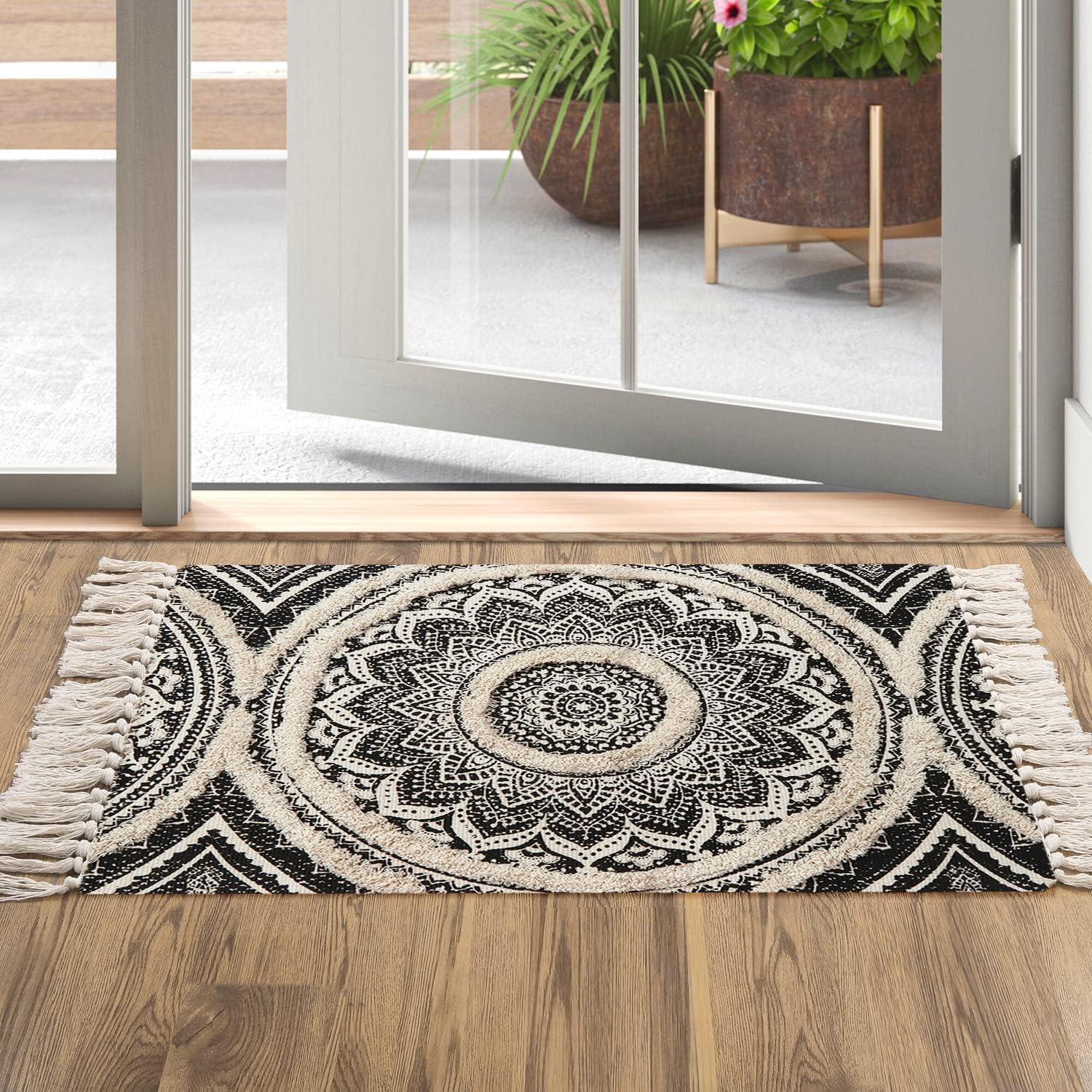 LEEVAN Small Boho Bathroom Rug 2' X 3' Tufted Machine Washable Throw Rugs Bohemian Mandala Area Rug with Tassels Hand Woven Farmhouse Kitchen Sink Rug for Laundry Room/Bedroom,Cream and Black