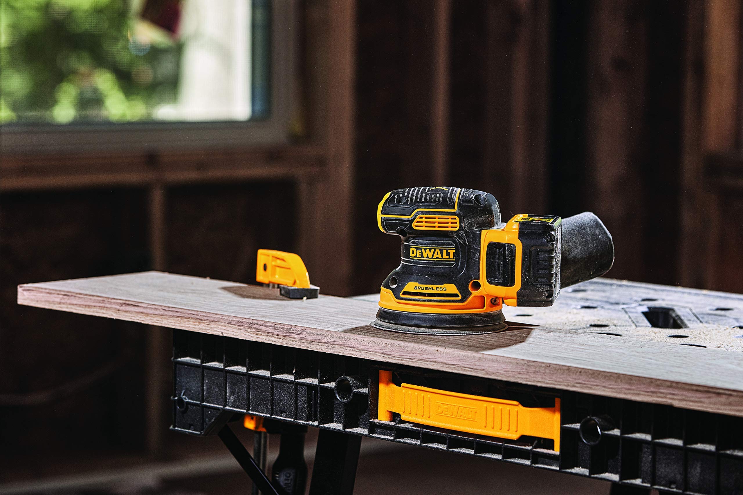 Dewalt DCW210BR 20V MAX XR Brushless Variable-Speed Lithium-Ion 5 in. Random Orbital Sander (Tool Only) (Renewed)