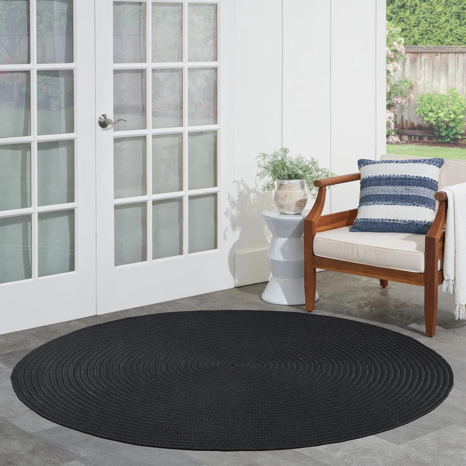 Superior Reversible Braided Indoor/Outdoor Area Rug, 4' Round, Black