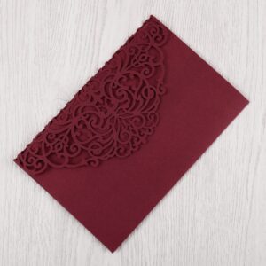 DORIS HOME 50pcs Burgundy Customized 4.7x7 Inch Wedding Invitation Kits Laser Cut Hollow Rose Pocket Wedding Invitations with Envelopes For Wedding Bridal Shower Engagement Invite