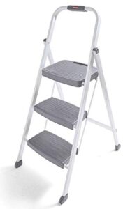 rubbermaid 3-step steel ladder, folding step stool with hand grip and non-slip feet, white, tested to ansi us safety standards, no assembly required (amazon exclusive)