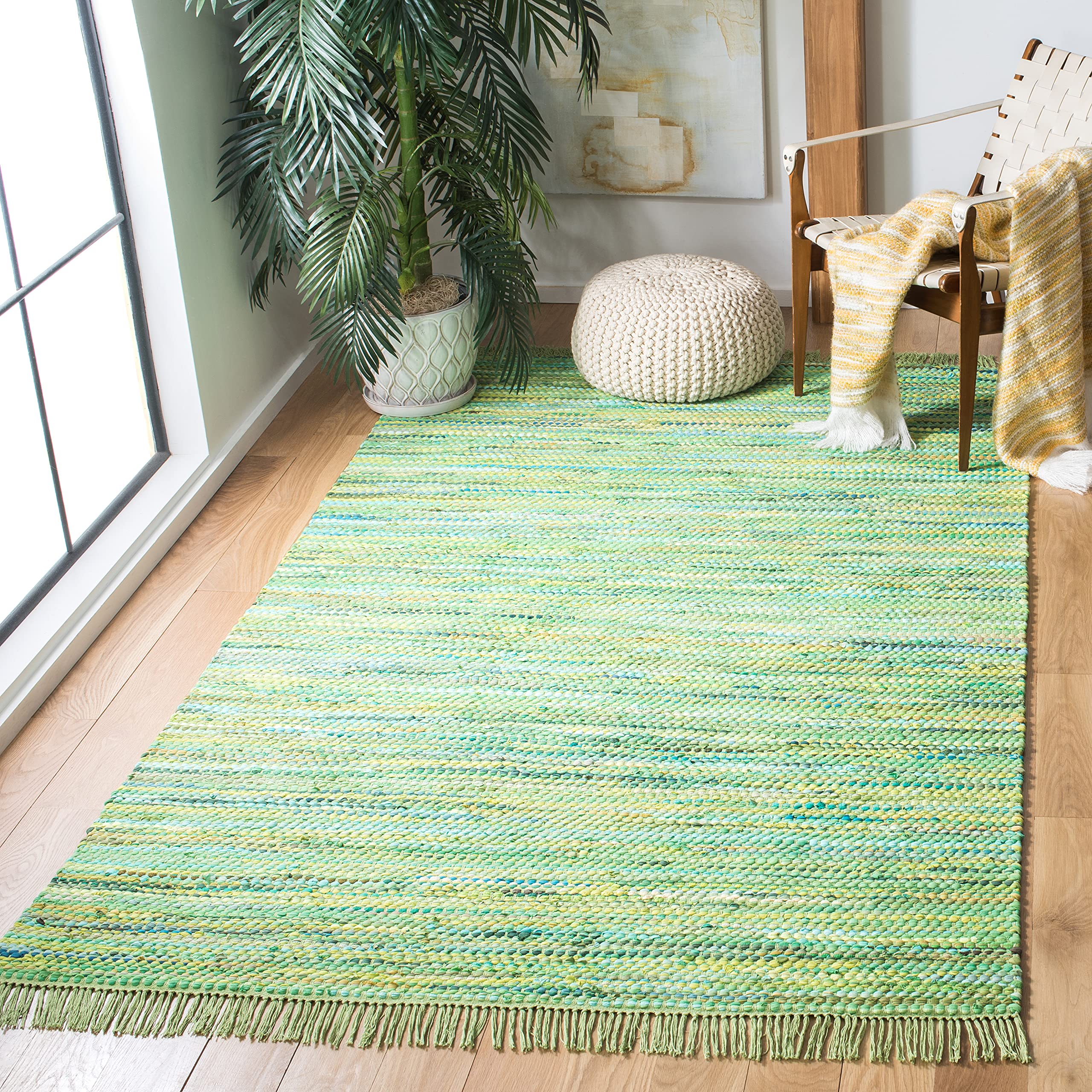 SAFAVIEH Montauk Collection Accent Rug - 4' x 6', Green, Handmade Flat Weave Cotton, Ideal for High Traffic Areas in Entryway, Living Room, Bedroom (MTK251Y)