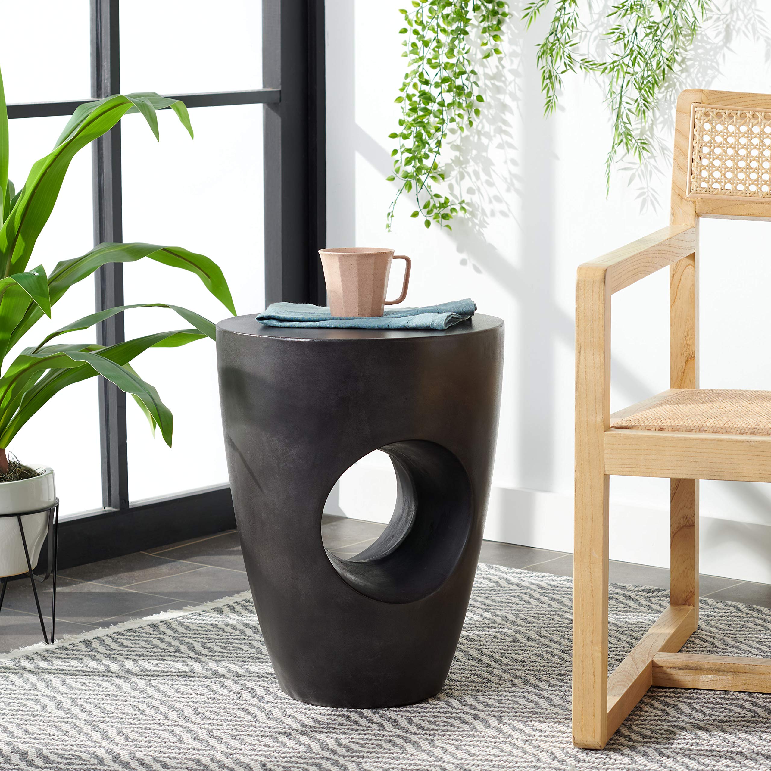 SAFAVIEH Outdoor Aishi Black Modern Concrete Round Accent Table