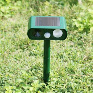 Animal Repellent Solar Powered Ultrasonic Animal Repellent Motion Sensor and Flashing Light Outdoor Weatherproof Farm Garden Lawn for Cat Dog Coyote Bird Skunk Snake Raccoon Rabbit Squirrel (1 Pack)