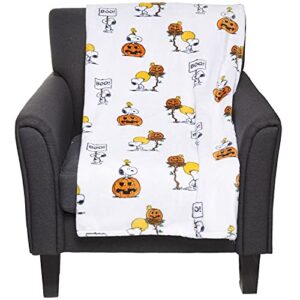 berkshire halloween peanuts snoopy woodstock with pumpkins 55 x 70 inch plush throw blanket