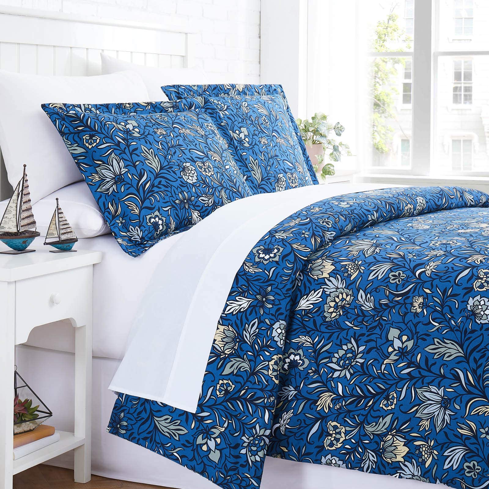 Southshore Fine Living, Inc. Blooming Blossom Collection - Premium Quality, Soft, Wrinkle, Fade, & Stain Resistant, Easy Care, Oversized Duvet Cover Set, Full/Queen, Blue