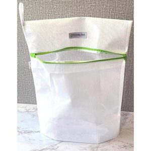 Heritage Park Fine Mesh Laundry Bags - Micro Mesh for Safely Washing Delicates - Gusseted Bottom for Extra Space, Hidden Zipper, and Convenient Hanging Loop - Pack of 2 Small (15" x 18")