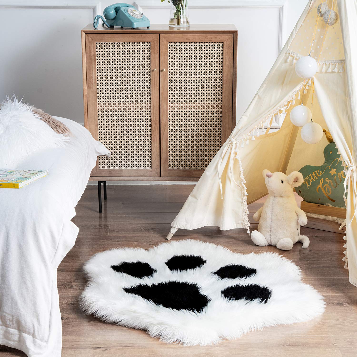 Ashler Ultra Soft Faux Sheepskin Fur Rug, Kids Room Rug, Shaggy Cat Paw Rugs, Non Slip Throw Rug, Fluffy Carpet Bedroom Rug, Area Rug, Coal Black 2.55 x 3 Feet