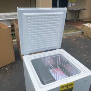 Commercial Freezer Chest freezer 3.5 CuFt 22" NSF Restaurant White Solid Flat Top w/Storage Baskets