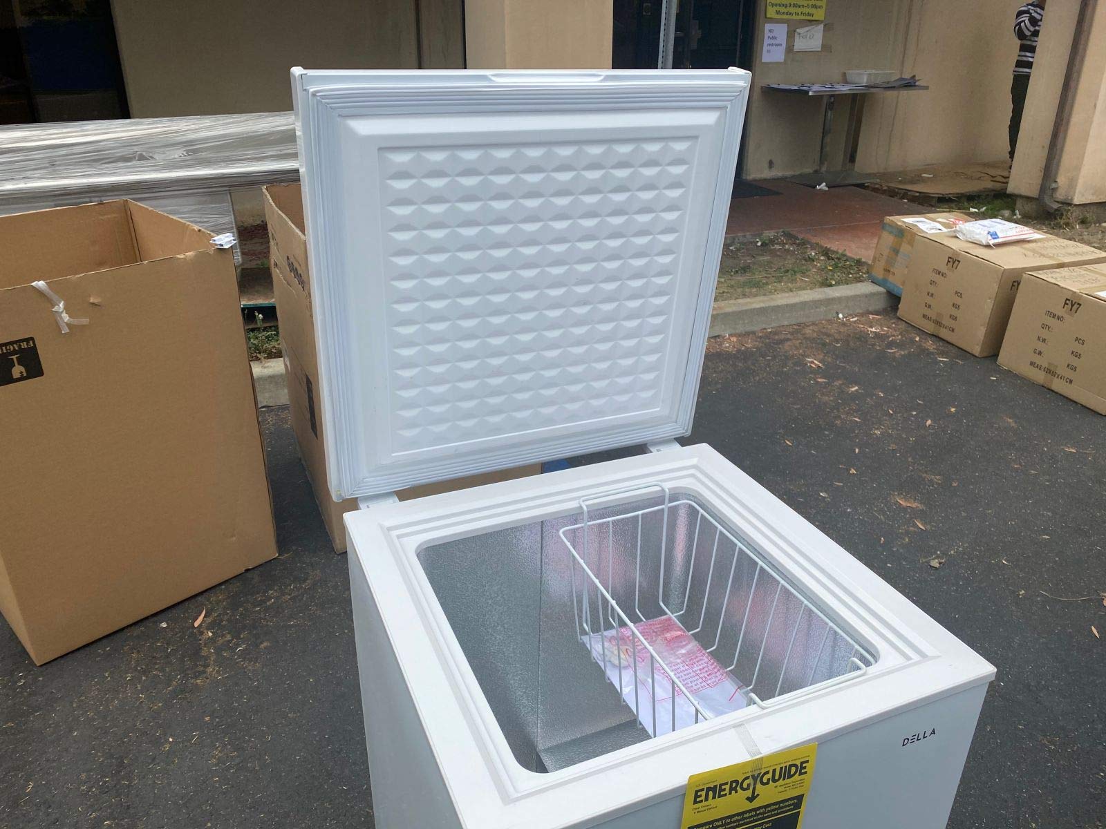 Commercial Freezer Chest freezer 3.5 CuFt 22" NSF Restaurant White Solid Flat Top w/Storage Baskets