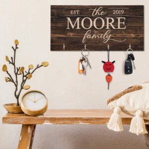 Naive Argo Personalized Wood Wall Mount Key Holder for Couple Mr Mrs Wedding Gift | New Home Décor Customize Key Ring Hook Hanger for Housewarming Gifts | C01D07