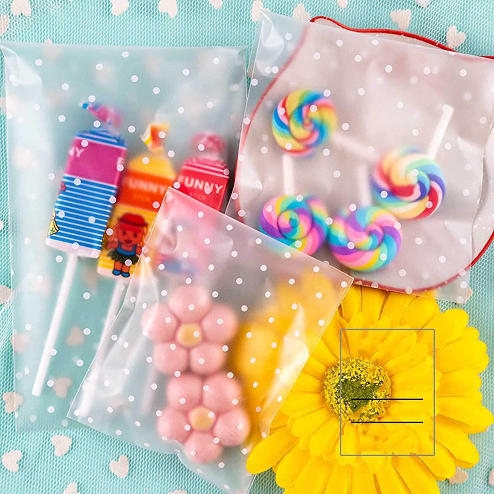 Cookie Bags 200 Pcs 5.5″ x 5.5 ″Self Adhesive Cookie Bags Cellophane Treat Bags Self Sealing Clear Plastic Bags White Polka Dot Party Favor Bag for Party Gift Giving Bakery Candy Cookie Chocolate