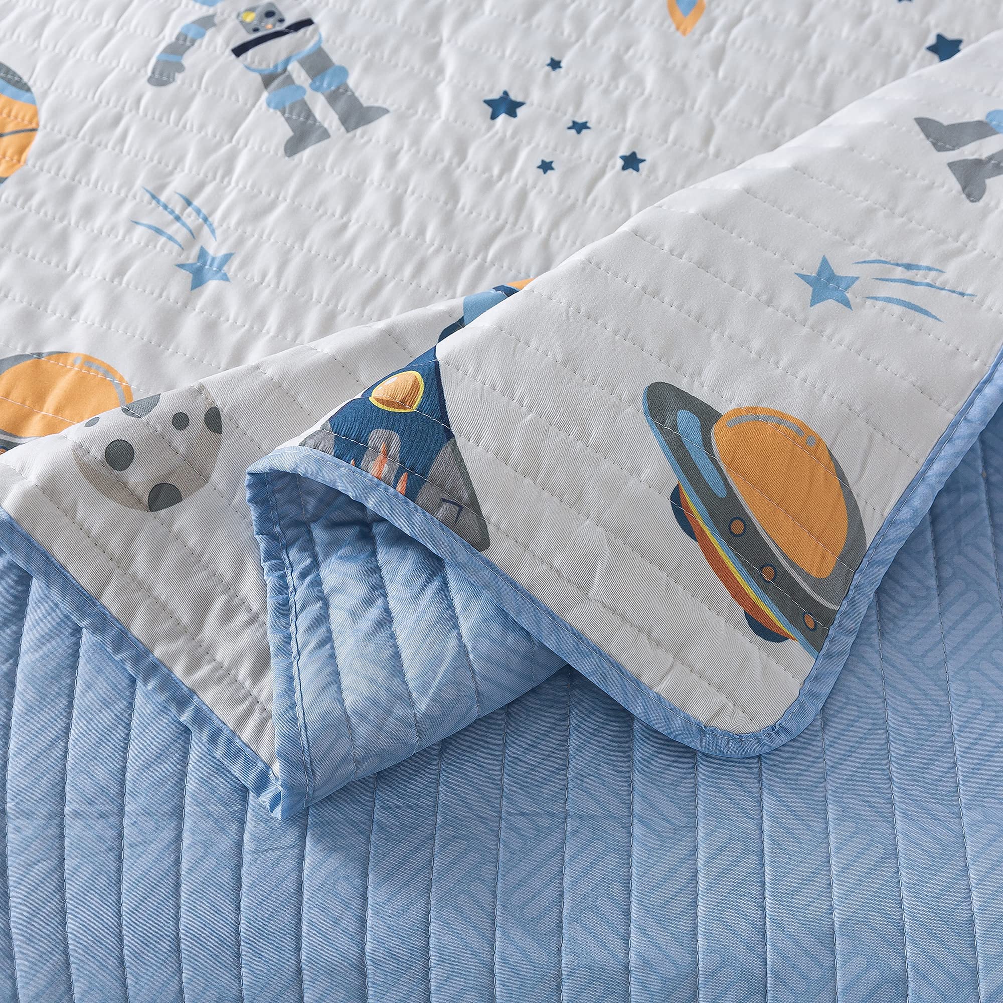 Soul & Lane Space Adventure Quilt Set - Queen Size with 2 Shams, Rocket and Planet Galaxy Themed Bedding, Solar System and Astronaut Design, Outer Space Quilted Bedspread for Kids