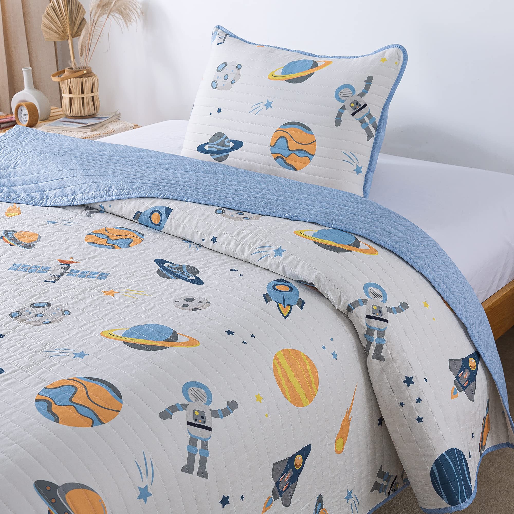 Soul & Lane Space Adventure Quilt Set - Queen Size with 2 Shams, Rocket and Planet Galaxy Themed Bedding, Solar System and Astronaut Design, Outer Space Quilted Bedspread for Kids