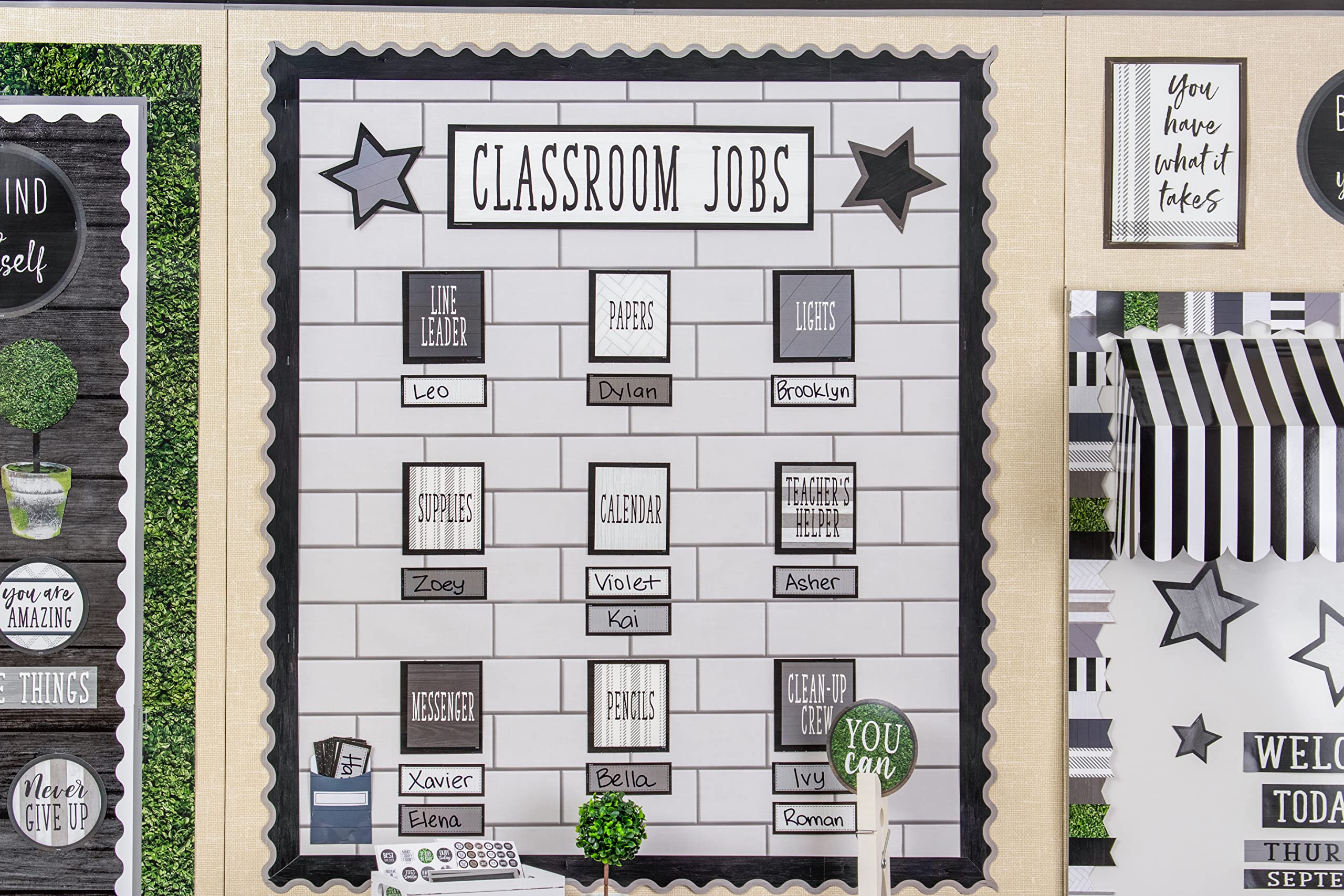 Teacher Created Resources Modern Farmhouse Black with Gray Scalloped Rolled Border Trim – 50ft - Decorate Bulletin Boards, Walls, Desks, Windows, Doors, Lockers, Schools, Classrooms, Homeschool