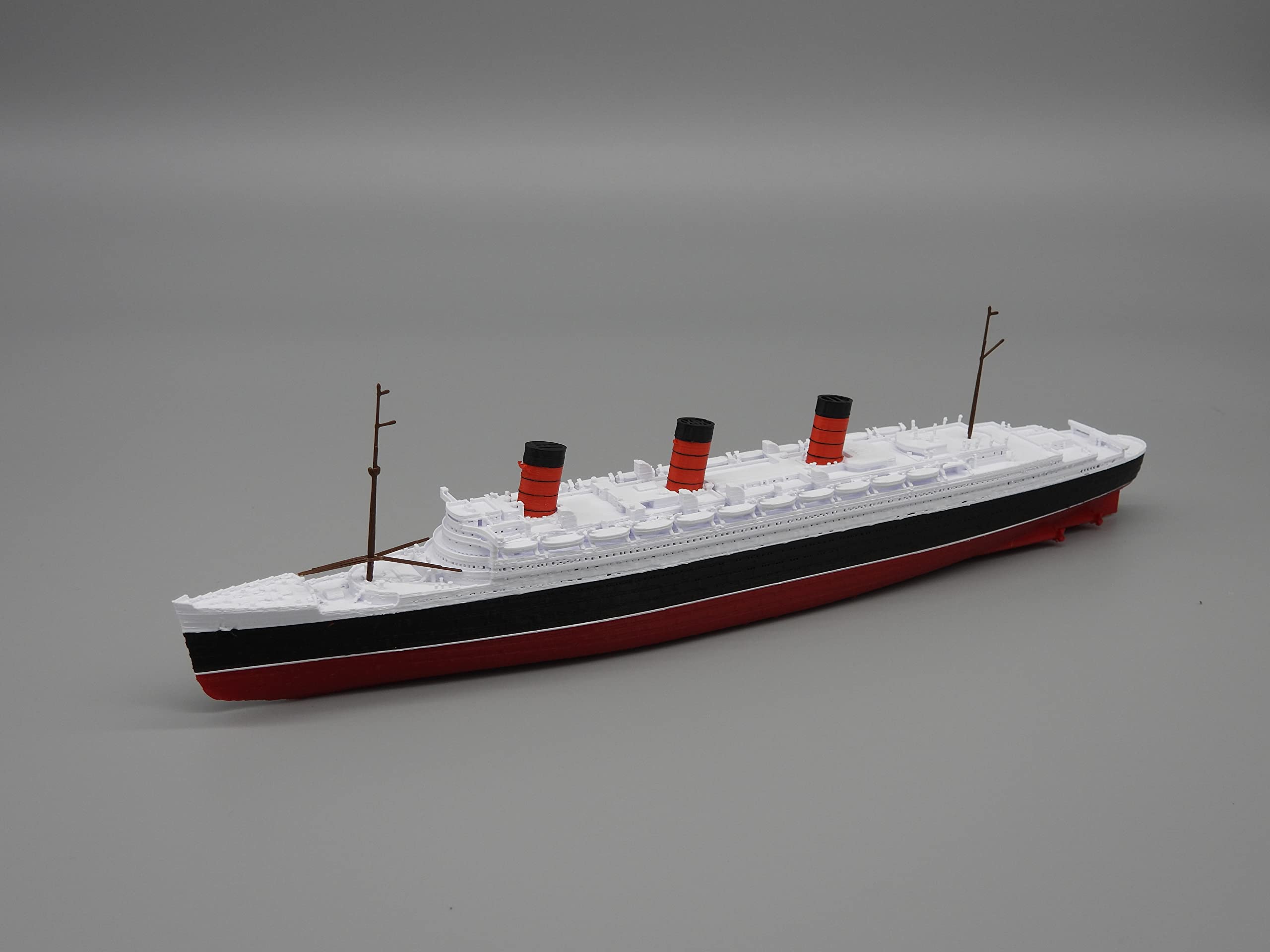 RMS Queen Mary Model 1 Foot in Length (Model)