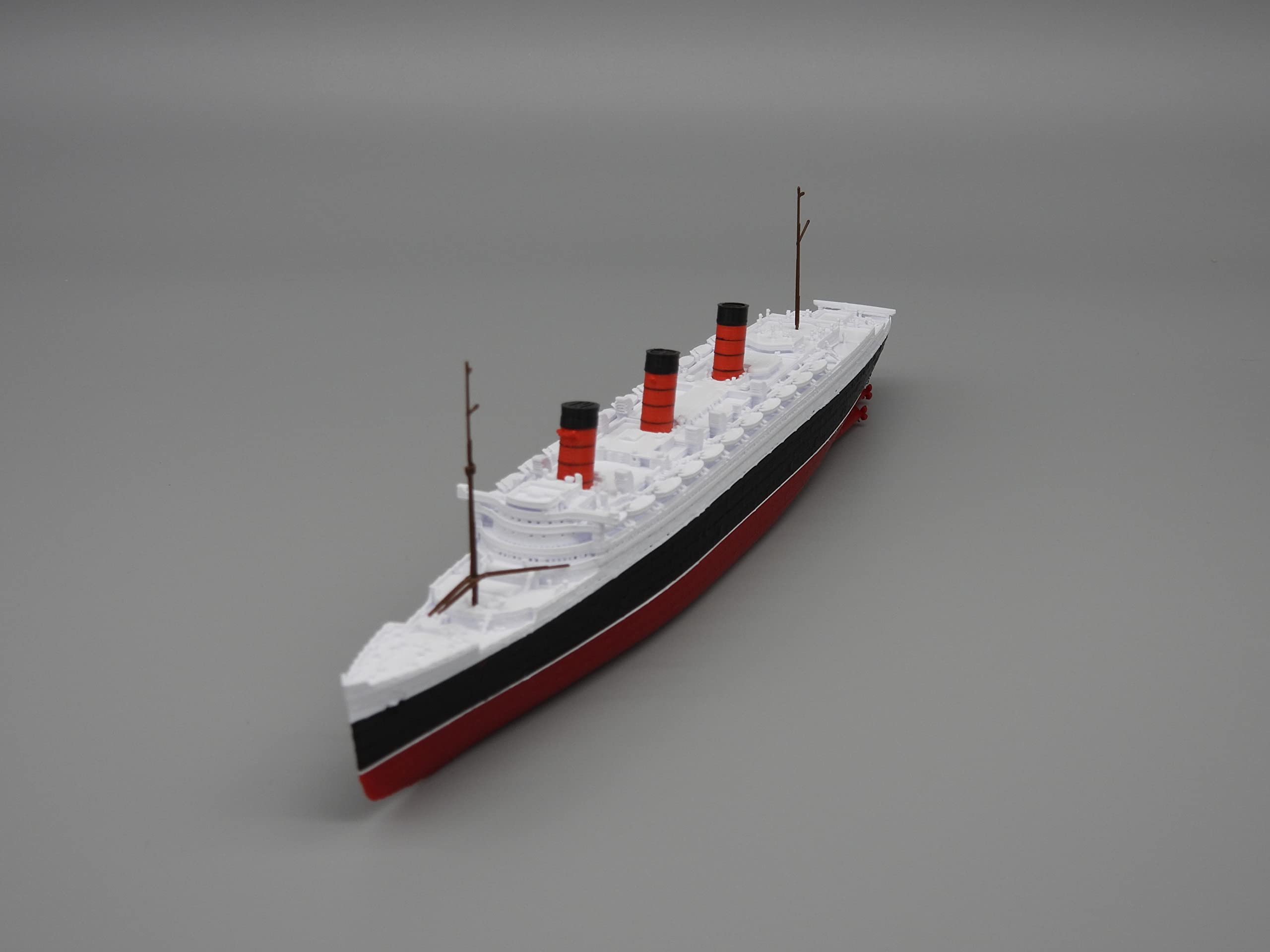 RMS Queen Mary Model 1 Foot in Length (Model)