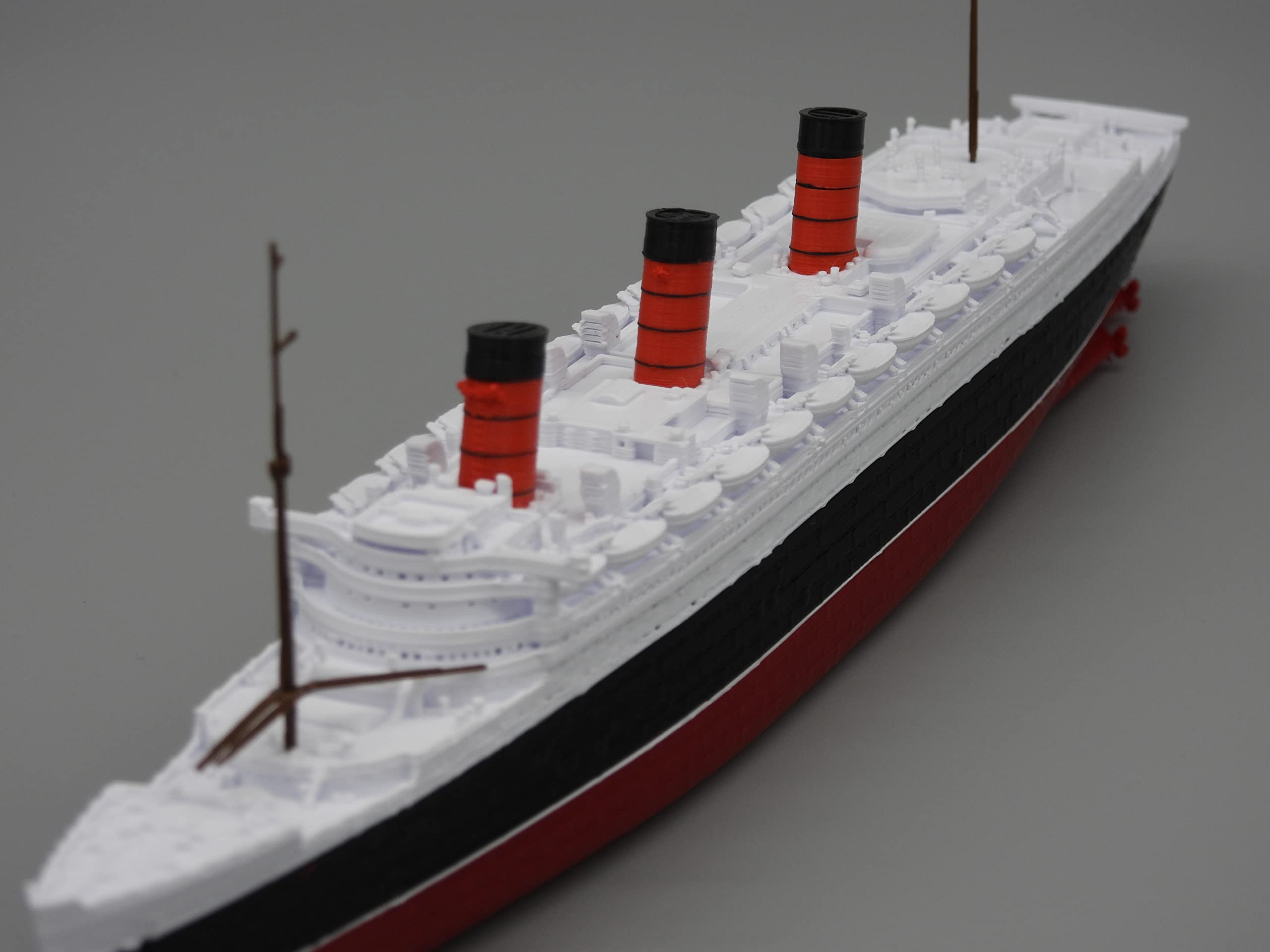 RMS Queen Mary Model 1 Foot in Length (Model)