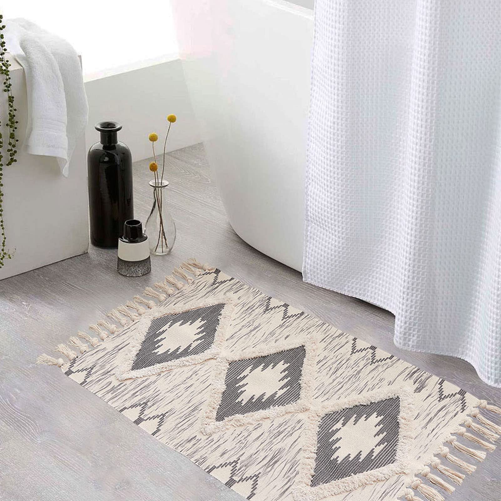 DXGJOKR Boho Bathroom Rugs Mat 2x3ft Farmhouse Bathroom Rug, Small Boho Bath Rug, Tufted Cotton Accent Rug with Tassels