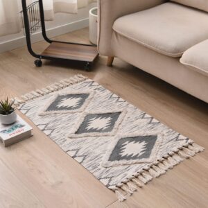 DXGJOKR Boho Bathroom Rugs Mat 2x3ft Farmhouse Bathroom Rug, Small Boho Bath Rug, Tufted Cotton Accent Rug with Tassels