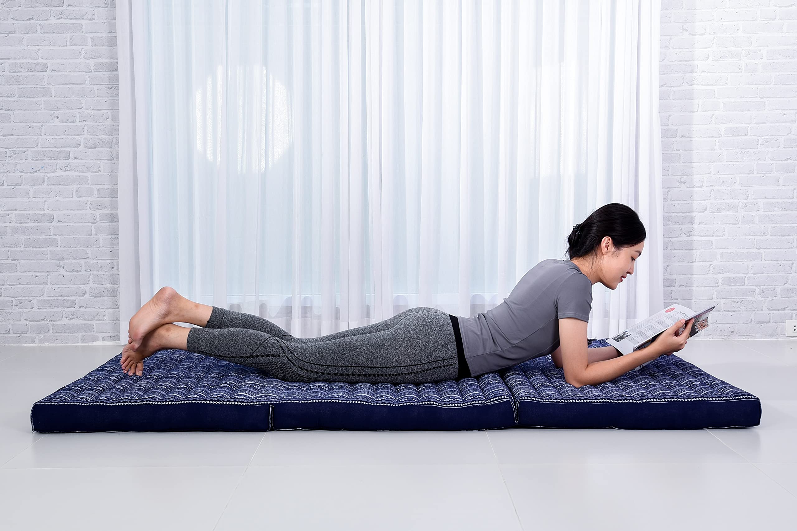 Leewadee Trifold Mattress XL – Comfortable Thai Massage Pad, Foldable Relaxation Floor Mattress Filled with Kapok, Perfect to Use as a Sleeping Mat 79 x 39 inches, Blue White