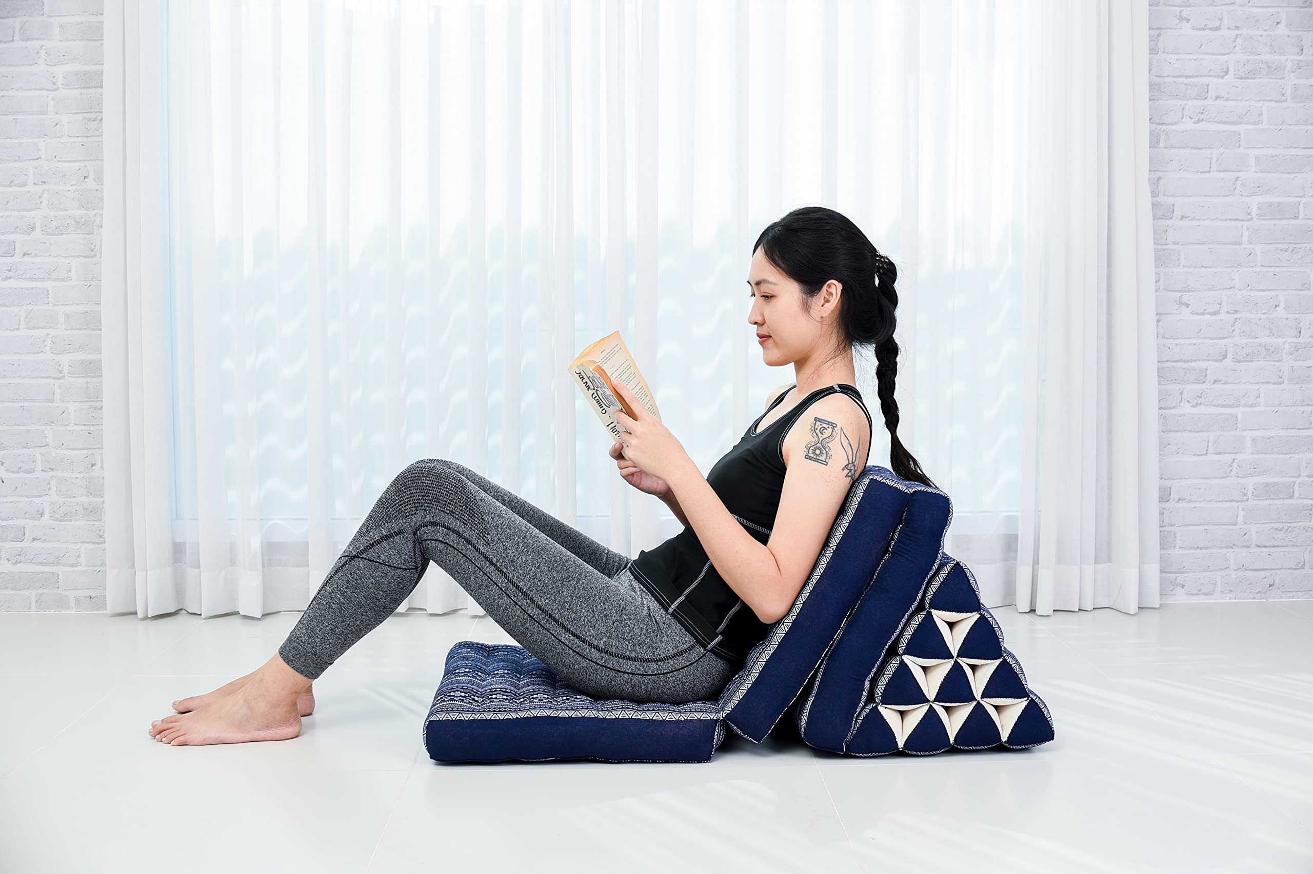 Leewadee - Comfortable Japanese Floor Mattress - Thai Floor Bed with Triangle Cushion - Futon Mattress - Thai Massage Mat, 67 x 21 inches, Blue White, Kapok Filling