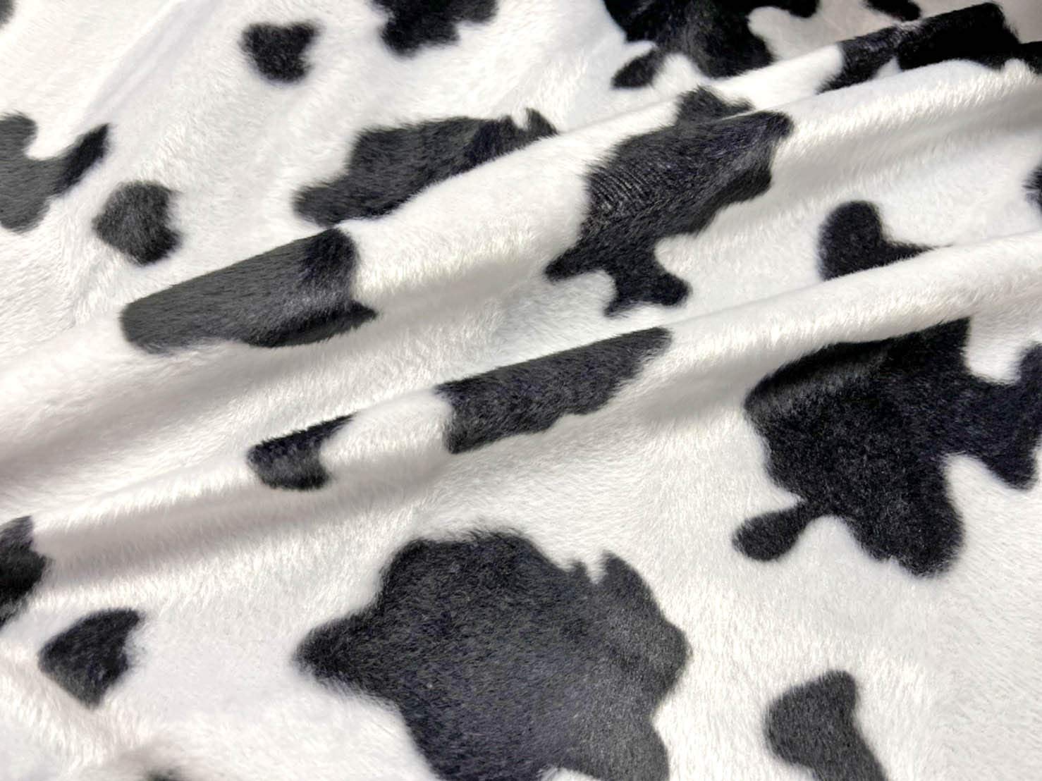 AMORNPHAN 58” Wide 100% Polyester Cow ฺHide Bull Ox Pattern Animal Print Short Pile Smooth Faux Fur Velboa S-Wave Fabric Craft Cloth Kid Sewing Crafting Decorative Pillow Covers for 1 Yard (Cow)