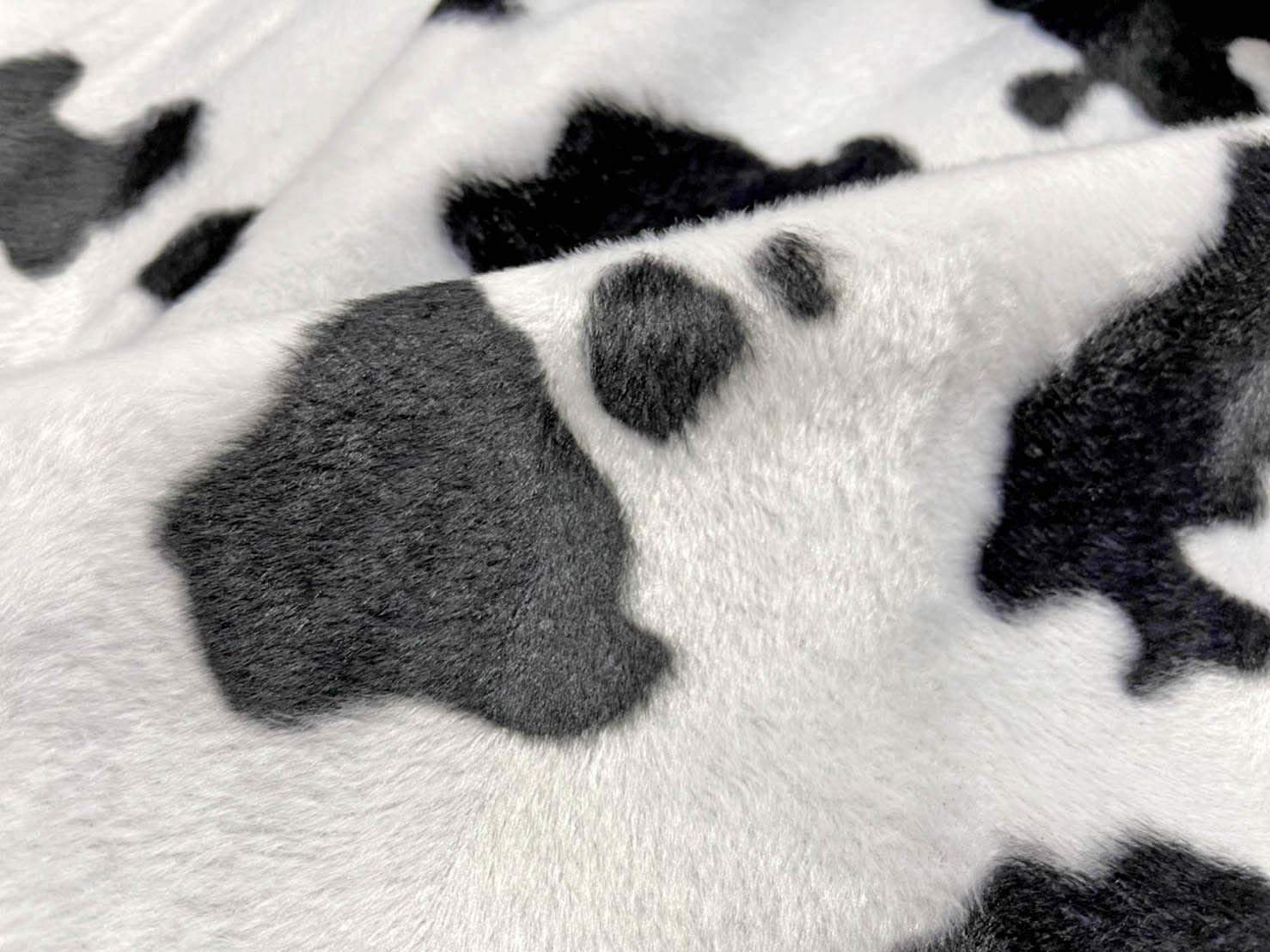 AMORNPHAN 58” Wide 100% Polyester Cow ฺHide Bull Ox Pattern Animal Print Short Pile Smooth Faux Fur Velboa S-Wave Fabric Craft Cloth Kid Sewing Crafting Decorative Pillow Covers for 1 Yard (Cow)