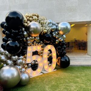 HOUSE OF PARTY Black and Gold Balloon Arch | Black and Gold Party Decorations-158 pcs for Grad Party Decorations 2024 | Silver 5/10/12/18 Inch Balloons for Party, Anniversary & Halloween Decor