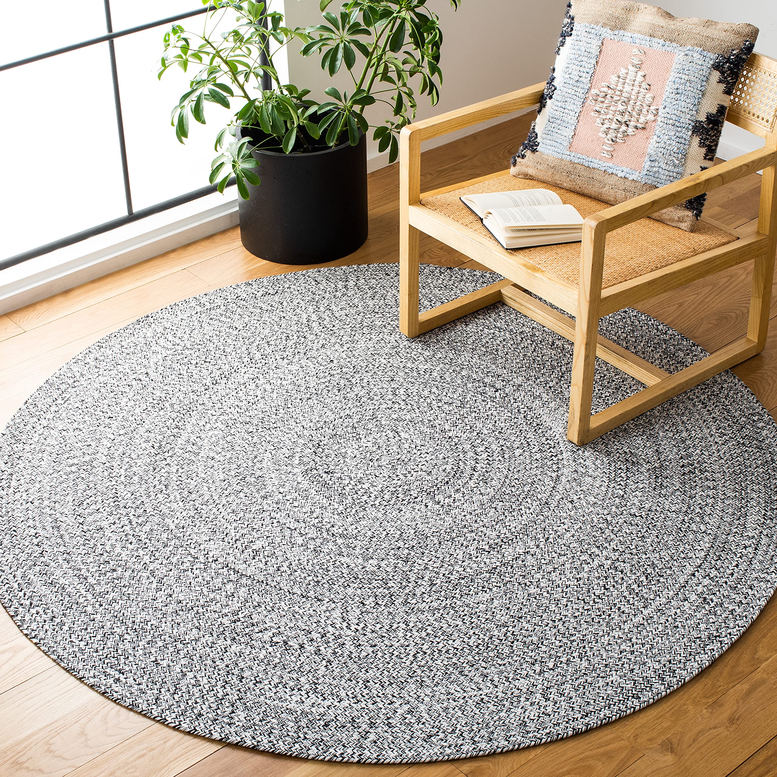 SAFAVIEH Braided Collection Area Rug - 5' Round, Ivory & Black, Flat Weave Cotton Design, Easy Care, Ideal for High Traffic Areas in Living Room, Bedroom (BRD351A)