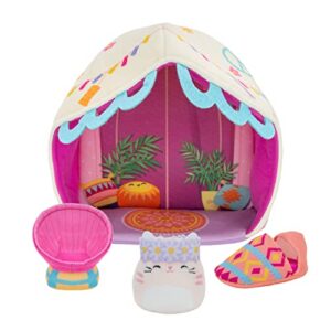 Squishville by Original Squishmallows Deluxe Glamping Playscene - Includes 2-Inch Paulita The Pink Tabby Cat, Bucket Chair, Sleeping Bag & Glamping Playscene - Toys for Kids