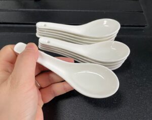 10 pack white ceramic soup spoons,wonton soup spoons,asian soup spoon set,5"kid spoons,tasting spoon,side dishes,table spoons,small appetizer spoon,stackable ramekins can stand,deep oval design