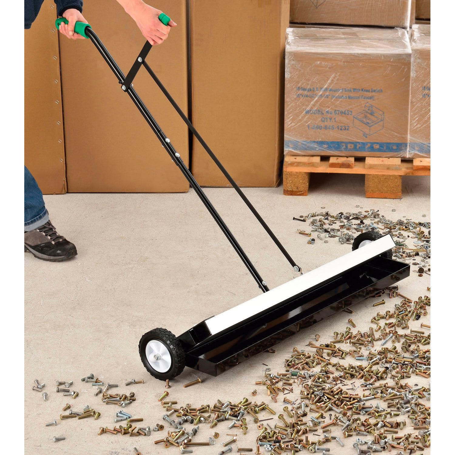 Global Industrial 42"W Heavy Duty Magnetic Sweeper With Release Lever