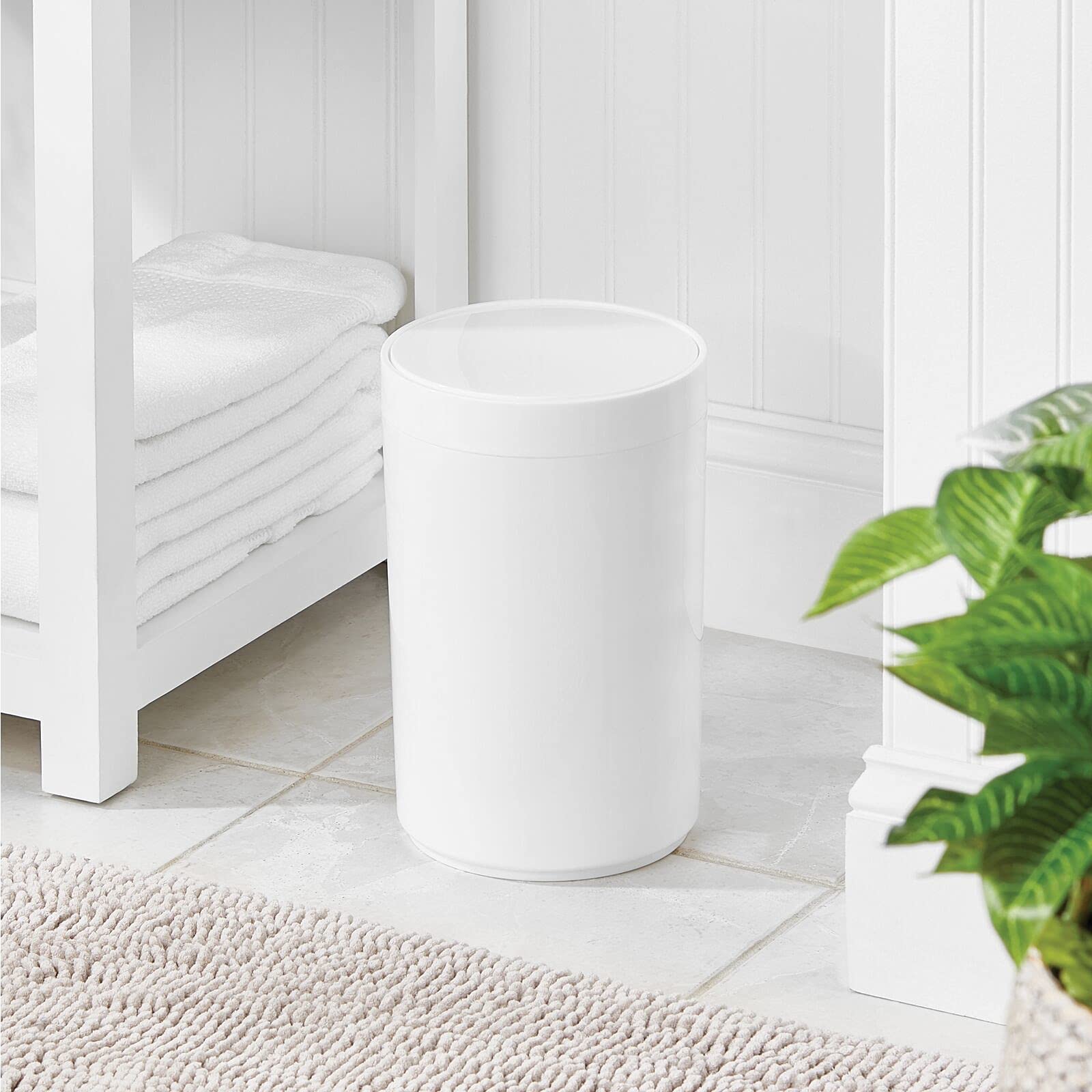 mDesign Small Round Plastic Trash Can Wastebasket, Garbage Container Bin with Swing Top Lid - for Bathrooms, Kitchens, Home Offices - 1.3 Gallon/5 Liter - White