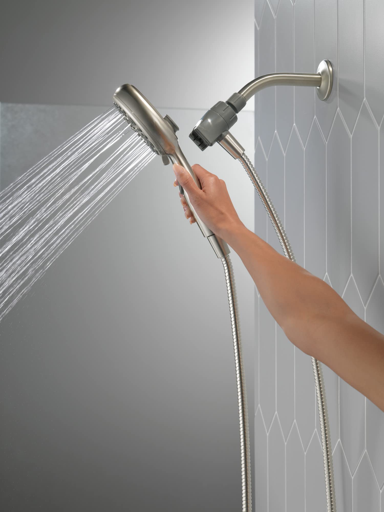 Delta Faucet 6-Setting SureDock Magnetic Shower Head with Handheld Spray, Brushed Nickel Shower Head with Hose, Round Shower Head, Showerheads & Handheld Showers, MagnaTite Docking, Stainless 75609SN