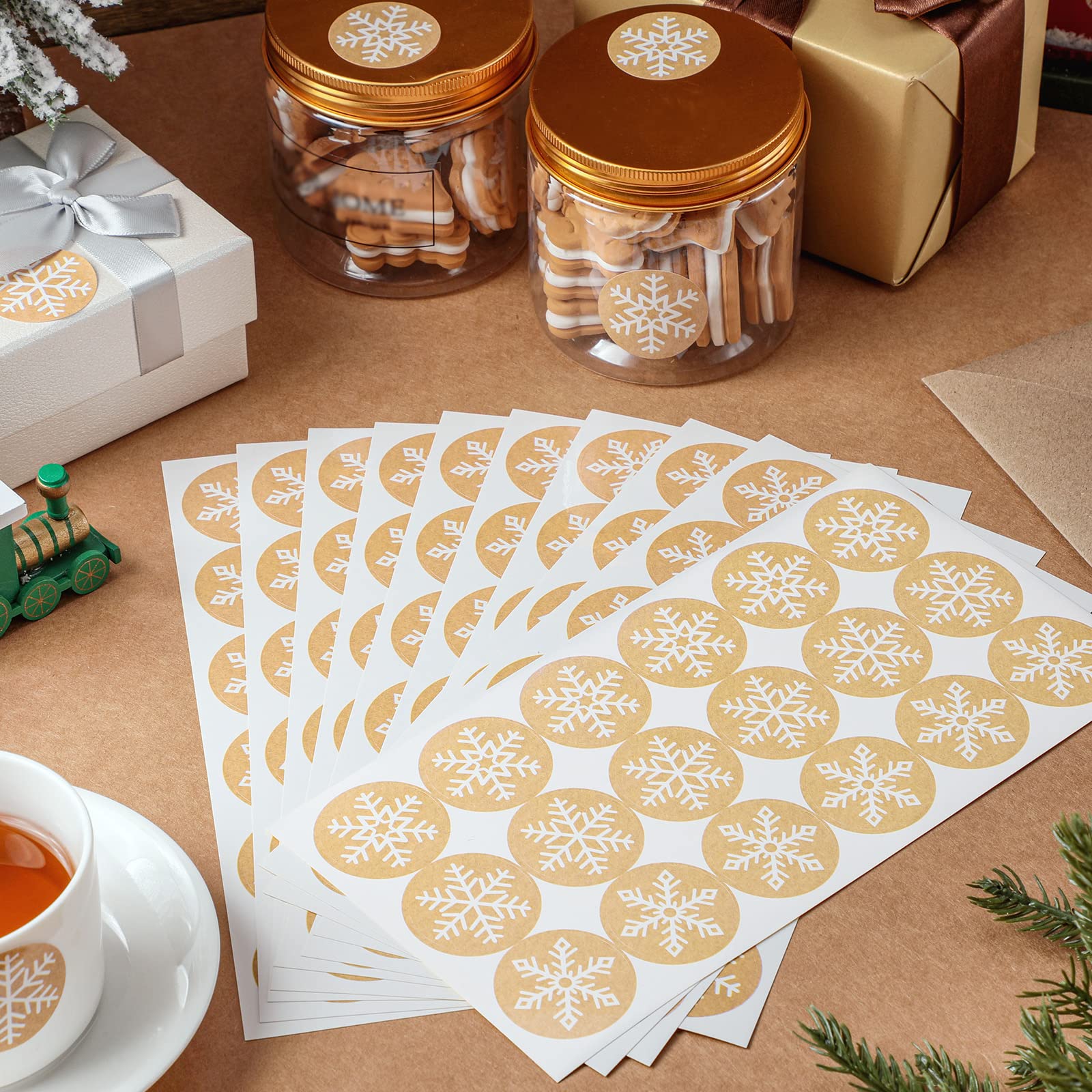 540 Pieces Christmas Snowflake Sealing Stickers 1.38 Inch Kawaii Snowflakes Stickers Christmas Circle Label Stickers for Candy Cookie Bag Envelope Seals Decorations, 30 Sheets (Khaki)