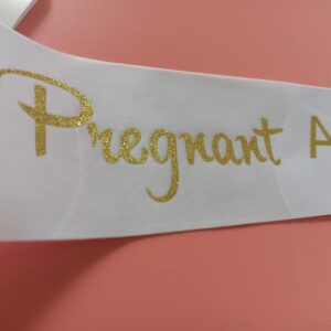 Mommy to Be Sash for Baby Shower, Pregnant AF Sash for New Baby Mama, Baby Gender Reveal Pregnancy Announcement Decorations, Newborn Party Gift Ideas for Sex Reveal Supplies, Future Mummy Gift