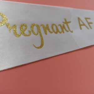 Mommy to Be Sash for Baby Shower, Pregnant AF Sash for New Baby Mama, Baby Gender Reveal Pregnancy Announcement Decorations, Newborn Party Gift Ideas for Sex Reveal Supplies, Future Mummy Gift