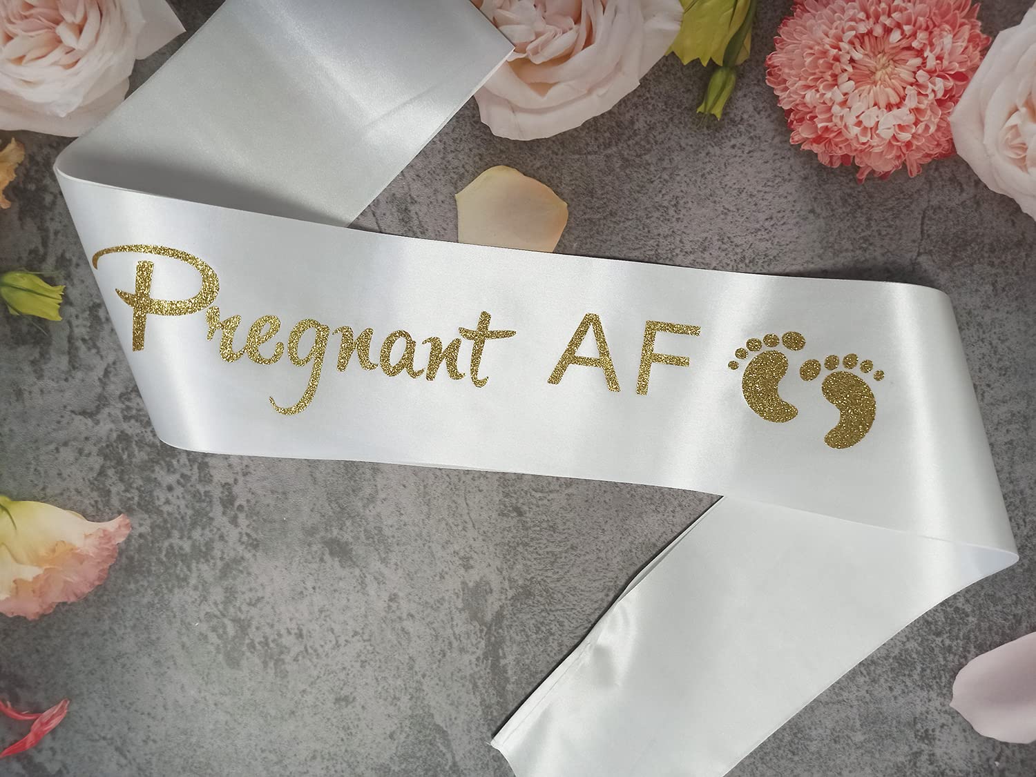 Mommy to Be Sash for Baby Shower, Pregnant AF Sash for New Baby Mama, Baby Gender Reveal Pregnancy Announcement Decorations, Newborn Party Gift Ideas for Sex Reveal Supplies, Future Mummy Gift