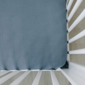 mebie baby stretch sheet (dusty blue)