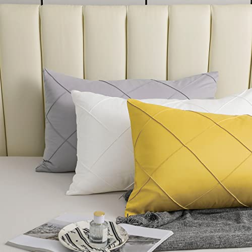 Pack of 2 White Pillow Shams Standard Size Bedding Pillow Covers with Envelope Closure, Bed Pillowcase with Crisscross Diamond Lattice Pattern (20x26inches)