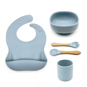 baby feeding set 5 pcs silicone dinner plates and cutlery set, santi & me baby weaning bowls with suction & silicone bibs & spoon and fork & toddler cups training dishes utensils(dusty blue)