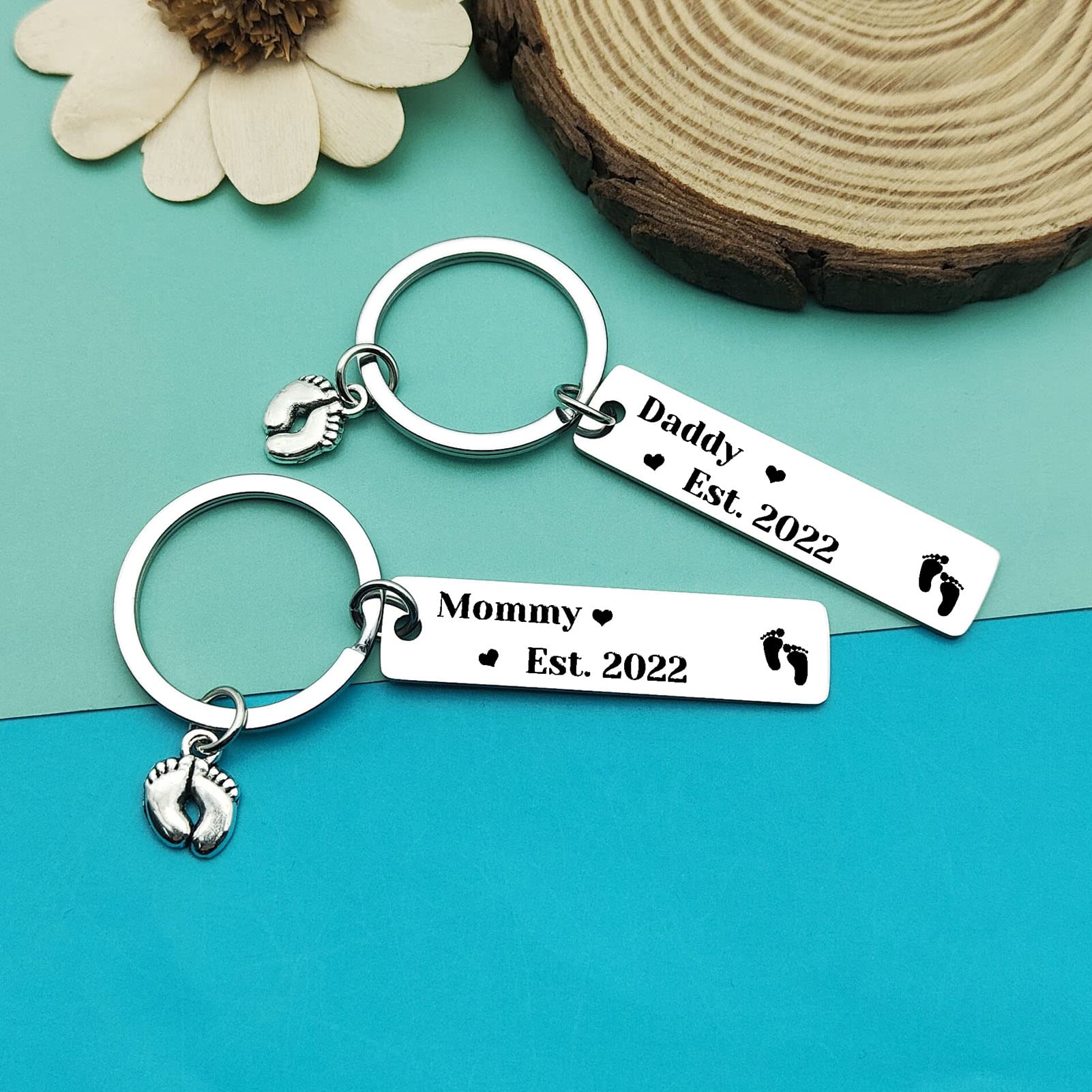 Pregnancy Announcement Gifts New Parents Gift Keychain Daddy and Mommy Est 2022 Keychain Set First Time Pregnancy Gifts for Mom Dad To Be Parents to be Gifts New Mom Jewelry Baby Shower Keyring Gifts