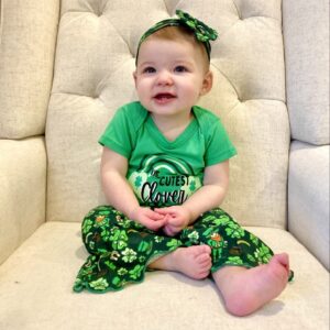 Unique Baby Girls St Patricks Cutest Clover In Town Layette Set (9M, Green)