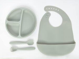 lila & jack's baby feeding set, bpa free, food grade silicone dinner plate and cutlery set, learn to eat on your own, set includes spork, spoon, bib and plate (gray), at1745