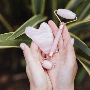 BRÜUN Jade Roller and Gua Sha Kit Genuine Rose Quartz for Face and Neck Massage – A Skin Care Roller for Facial Beauty – A Unique Gift Set for Women and girls on Birthday and Wedding