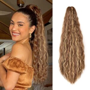 yeame wavy ponytail extension claw clip, 22 inch corn wave pony tail synthetic brown mixed blonde hair, long curly jaw ponytail hair extainson for women girls (brown mixed blonde)