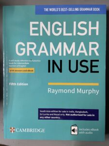 english grammar in use book with answers and interactive ebook: a self-study reference and practice book for intermediate learners of english